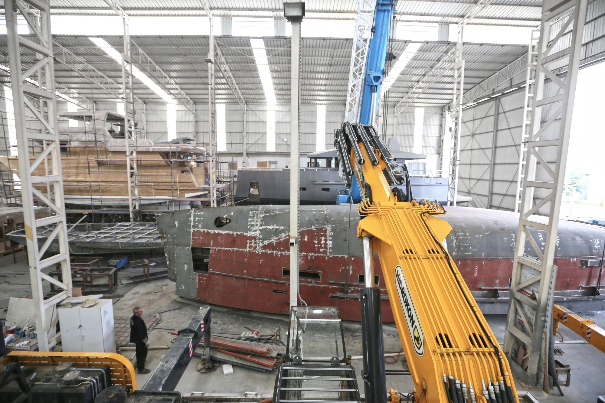 Successful hull turning Bering 70 | Bering 78 Shallow Draft Explorer