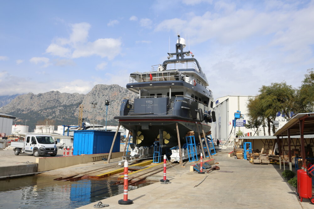 Bering begins two month refit on flagship 80 yacht | Bering Yachts