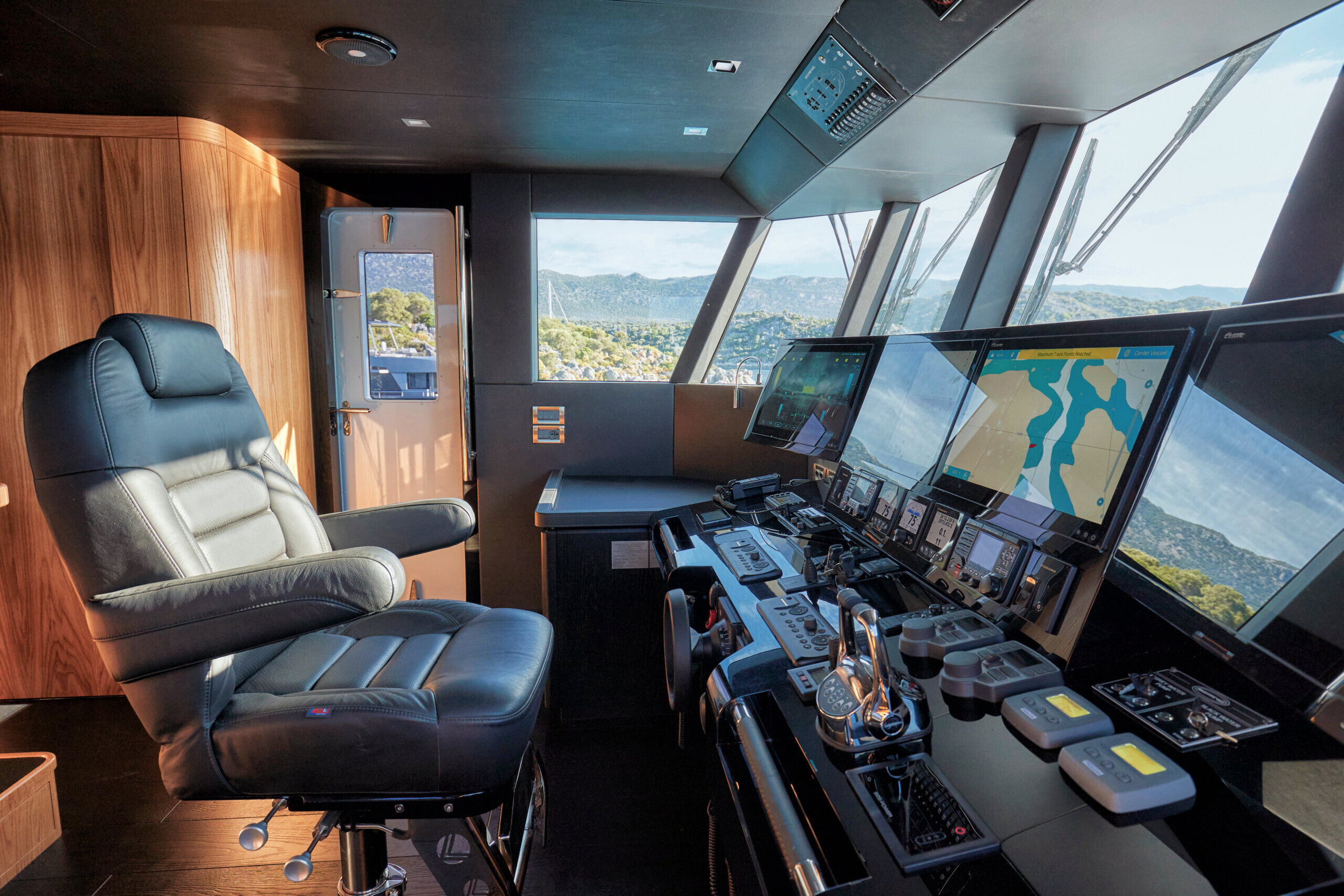 Bering 77 Expedition Yacht | Bering Yachts