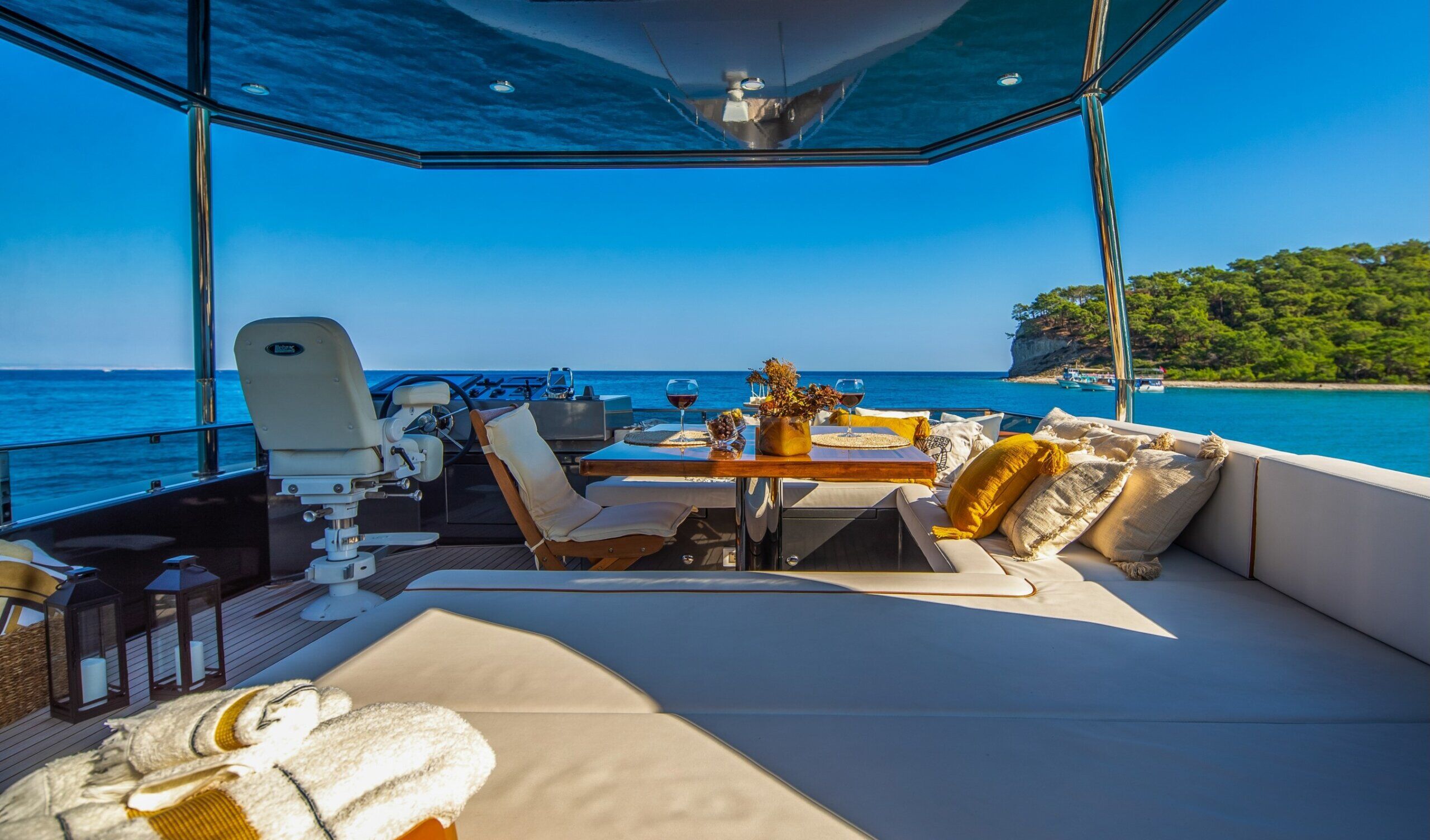 B78 steel luxury under 24m displacement boat | Bering Yachts