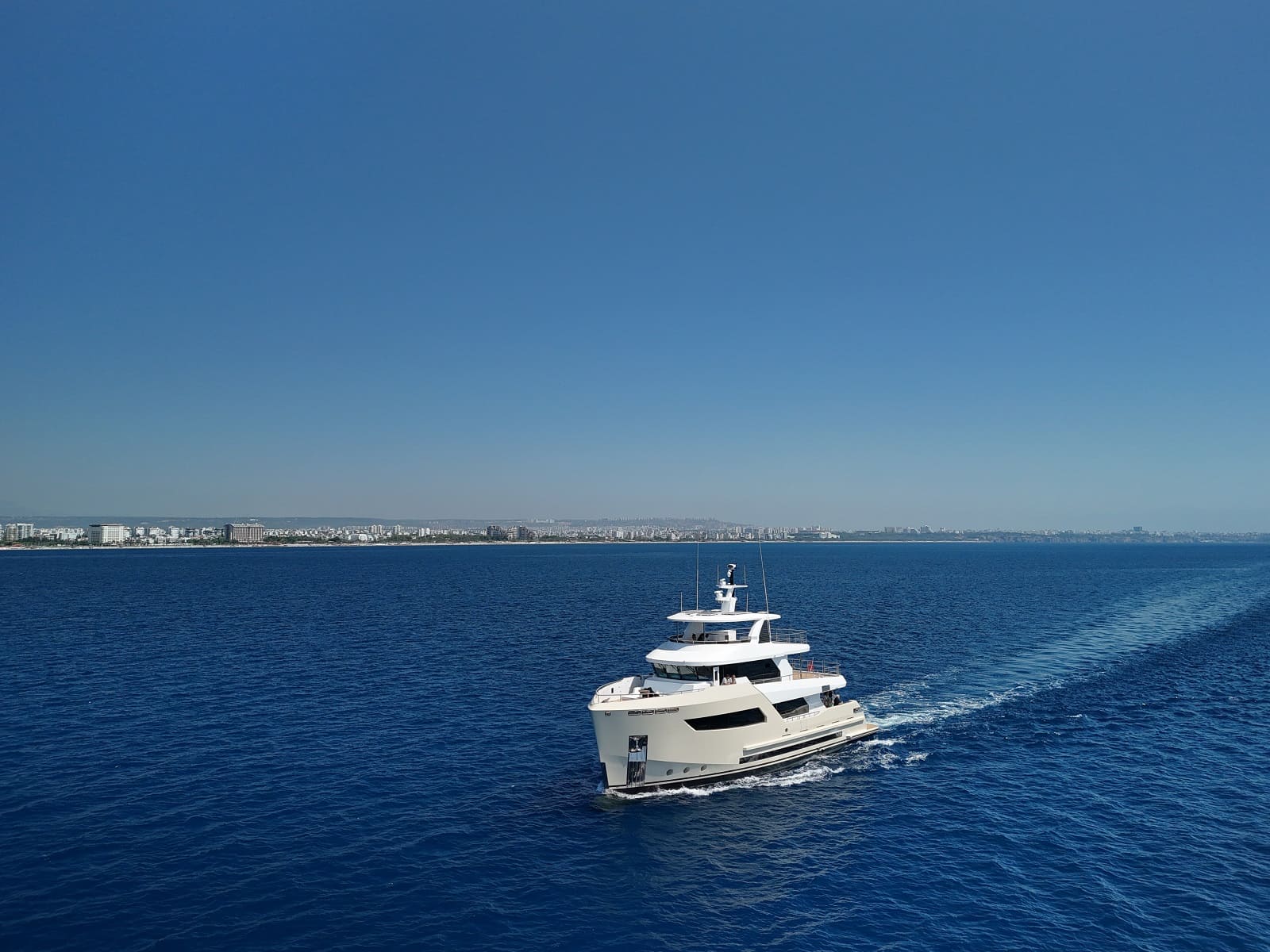 Steel oceanic luxury displacement yacht B88 | Bering Yachts