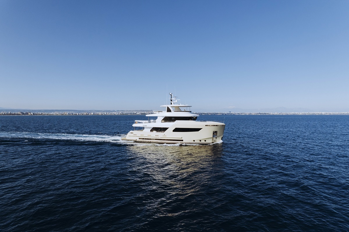 Steel oceanic luxury displacement yacht B88 | Bering Yachts